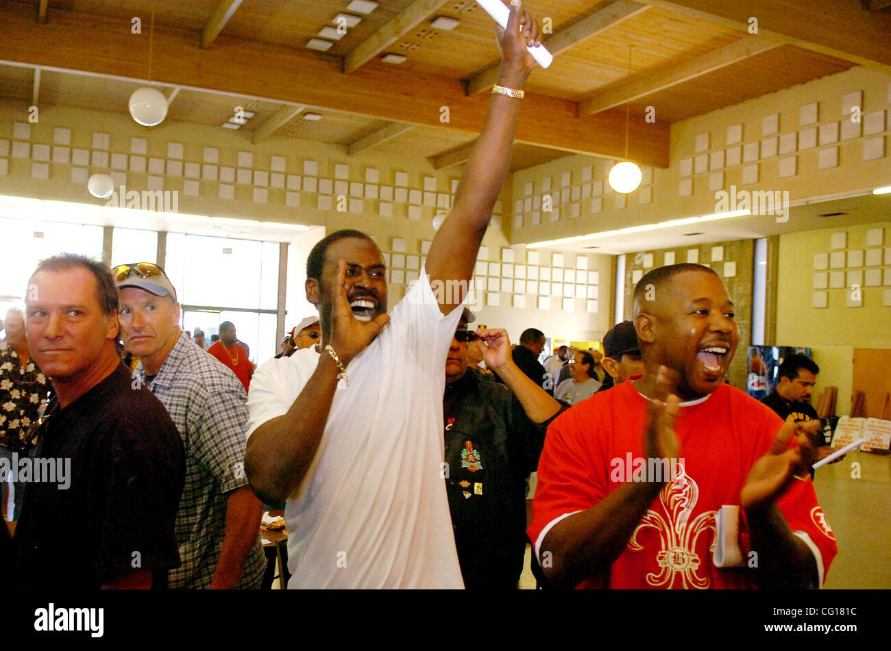Teamsters Local 70 members Eric Wilson, center, and Warren Martin ...