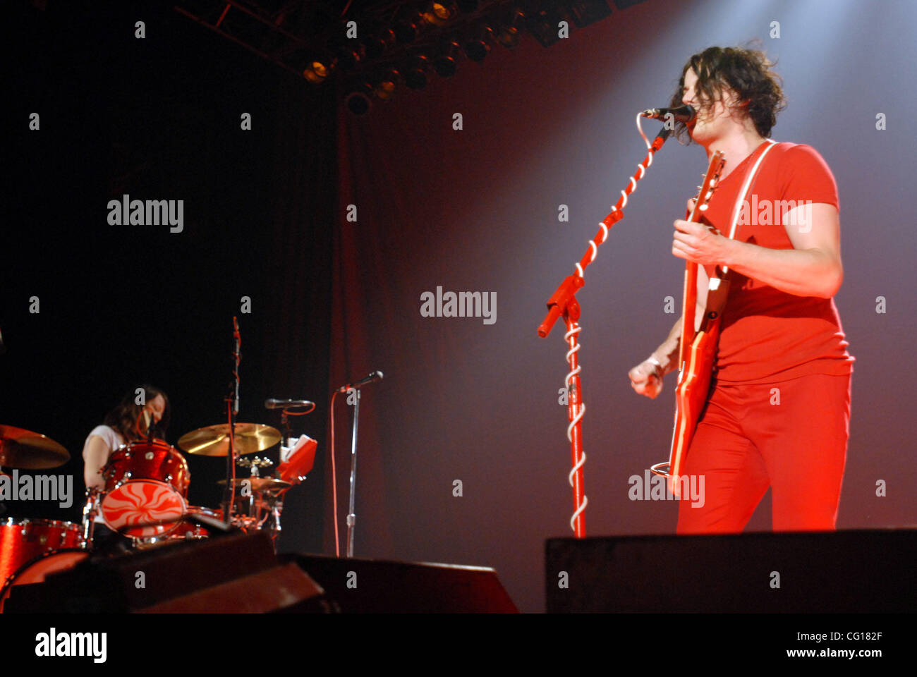 Meg white drummer hi-res stock photography and images - Alamy