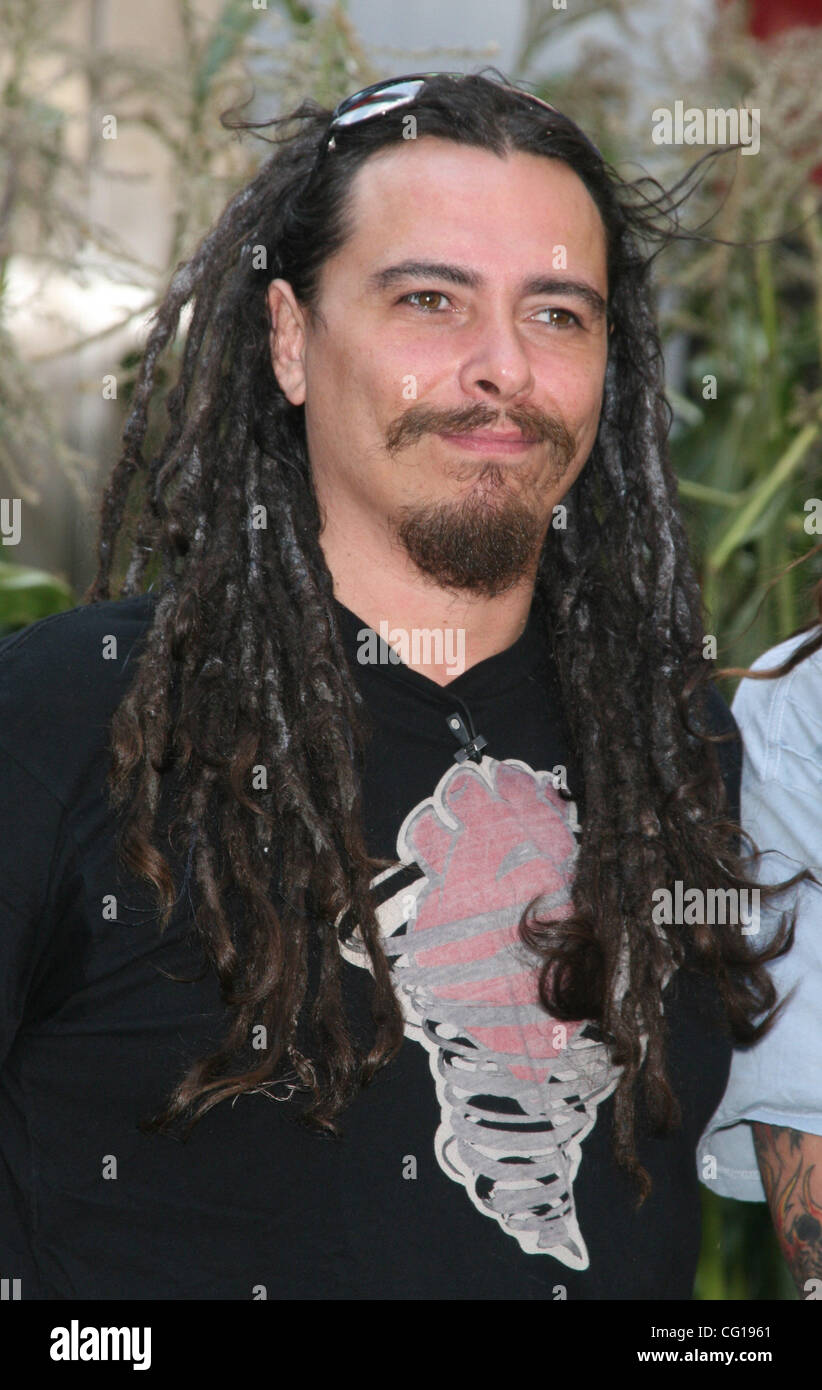 Jul 31, 2007 - New York, NY, USA - The rock group Korn holding a press ...