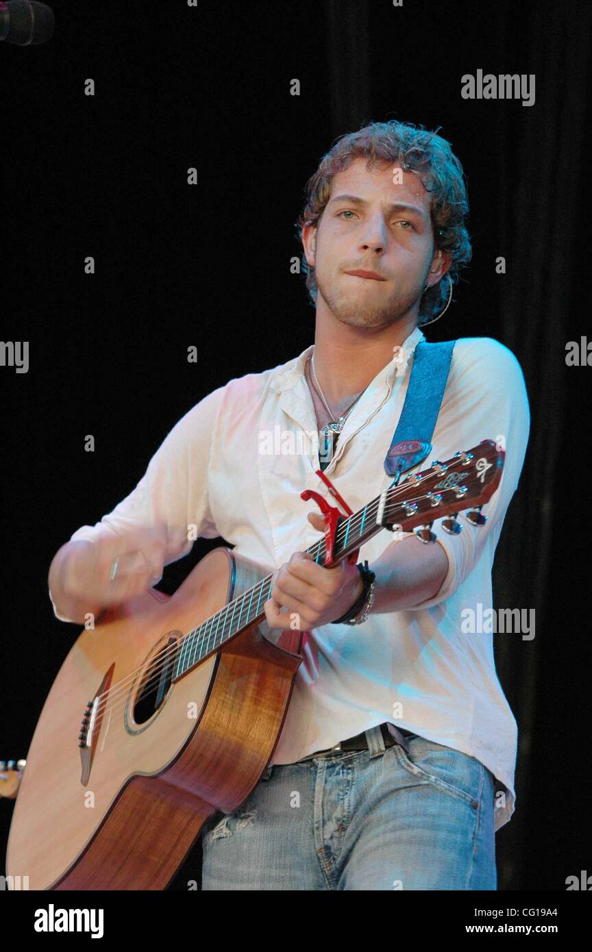 Singer James Morrison performs at the Walnut Creek Amphitheater in ...
