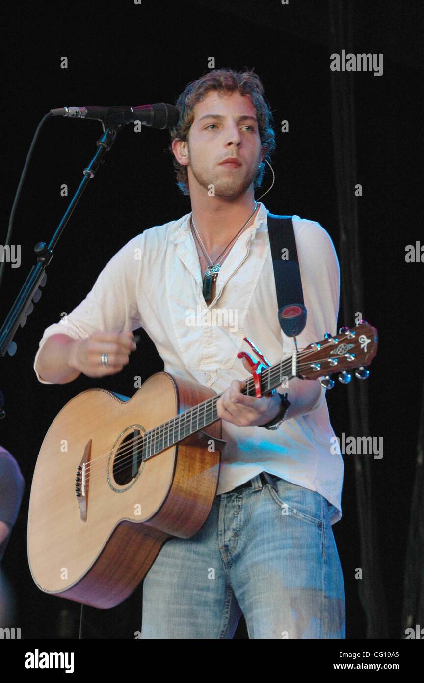 Singer James Morrison performs at the Walnut Creek Amphitheater in ...