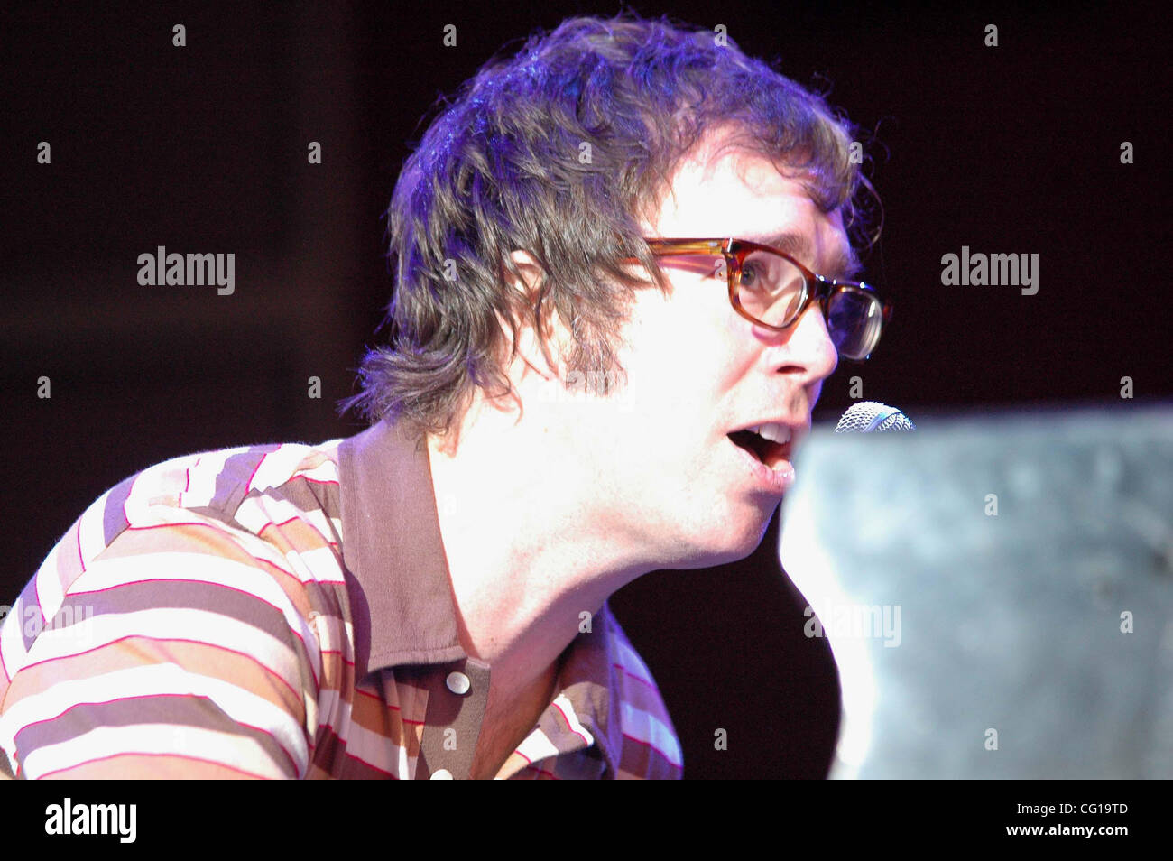 Singer ben folds hi-res stock photography and images - Alamy