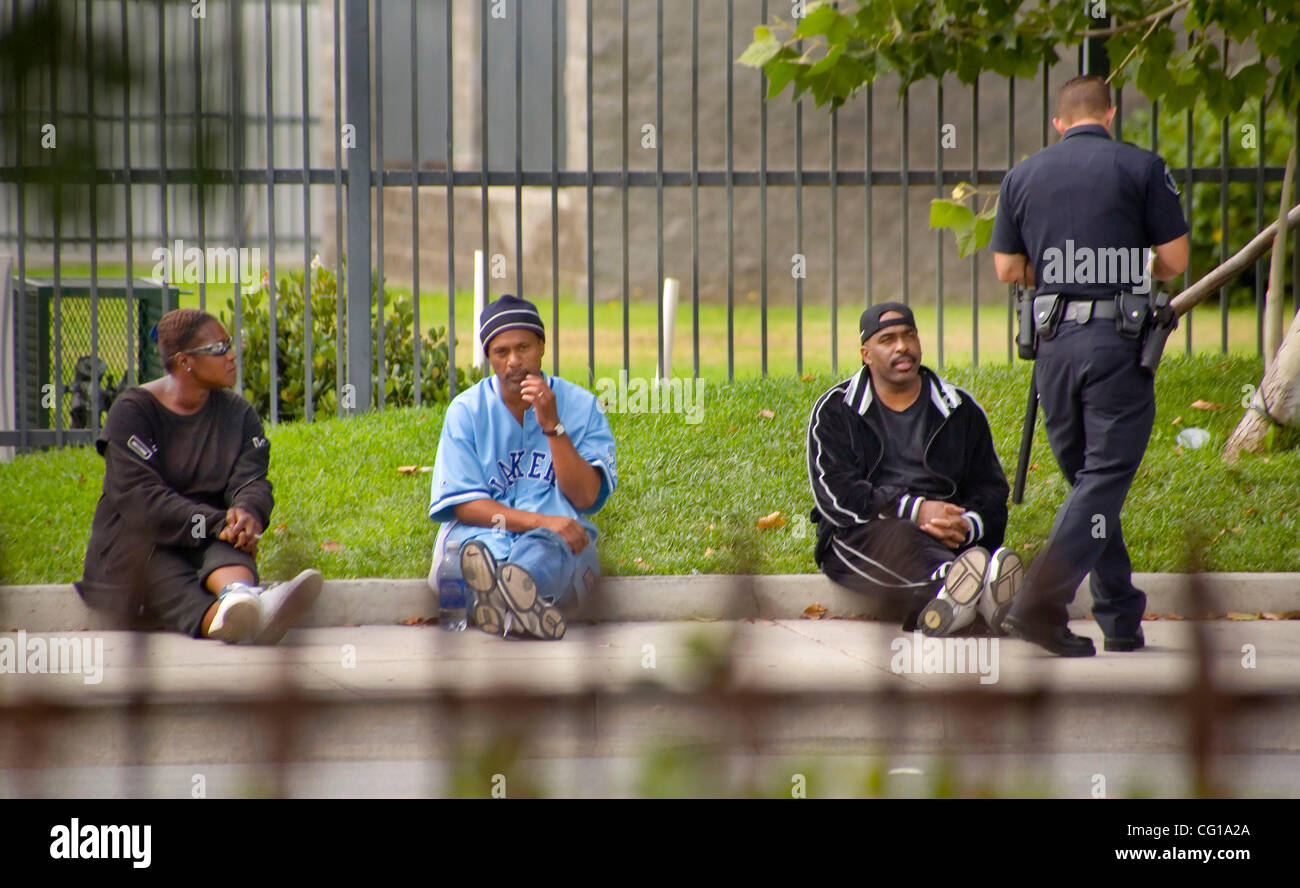 Police asking questions hi-res stock photography and images - Alamy