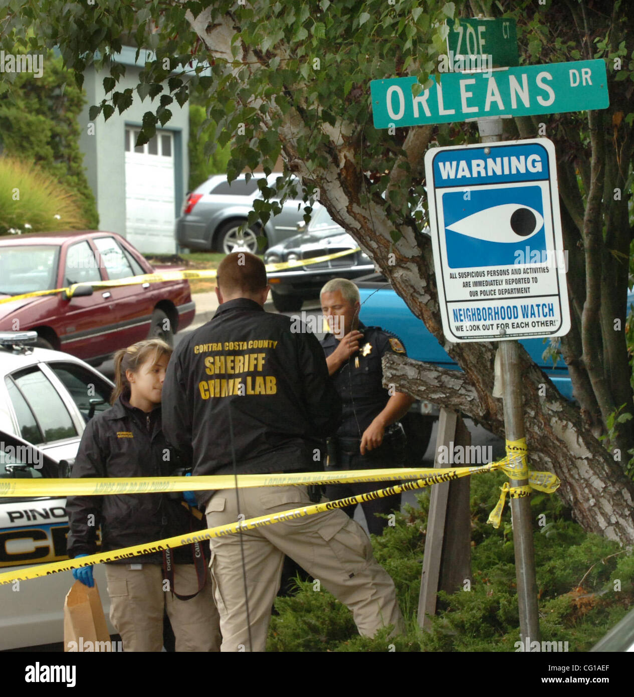 Crime scene officers from the Contra Costa County Sheriff's Department ...