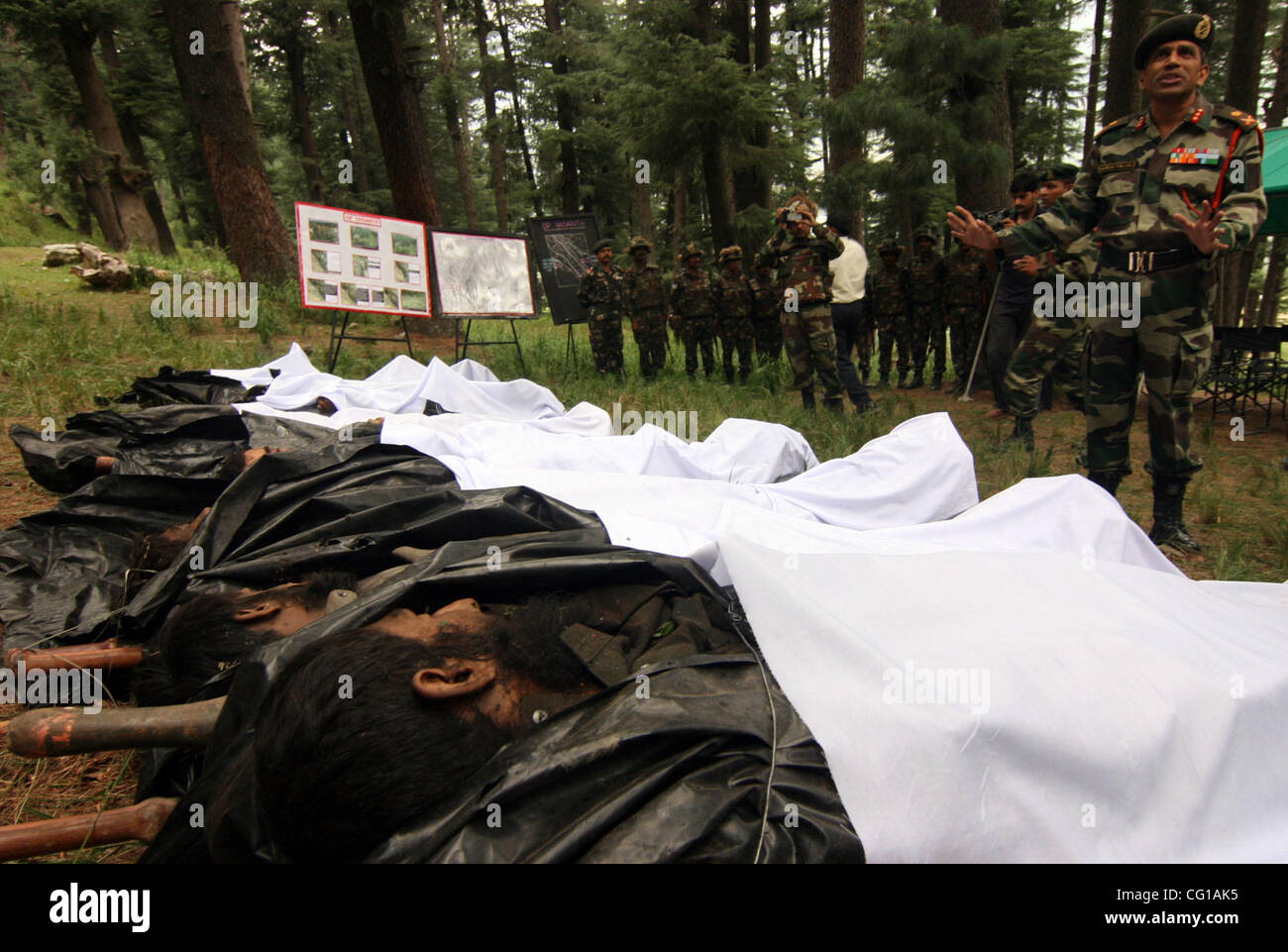 Indian army soldiers and dead bodies hi-res stock photography and ...