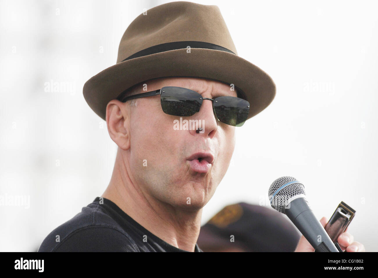 Bruce willis the player hi-res stock photography and images - Alamy