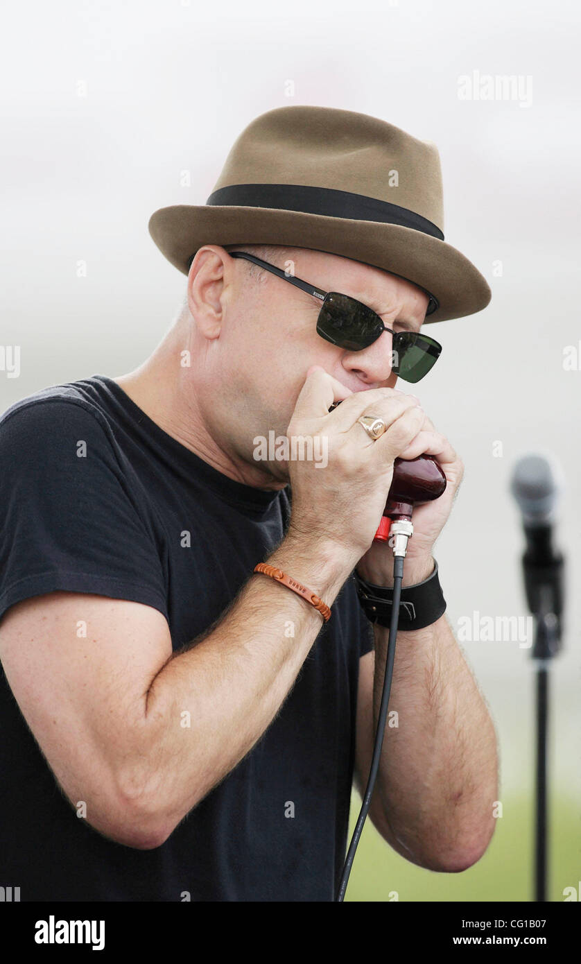 Bruce willis the player hi-res stock photography and images - Alamy
