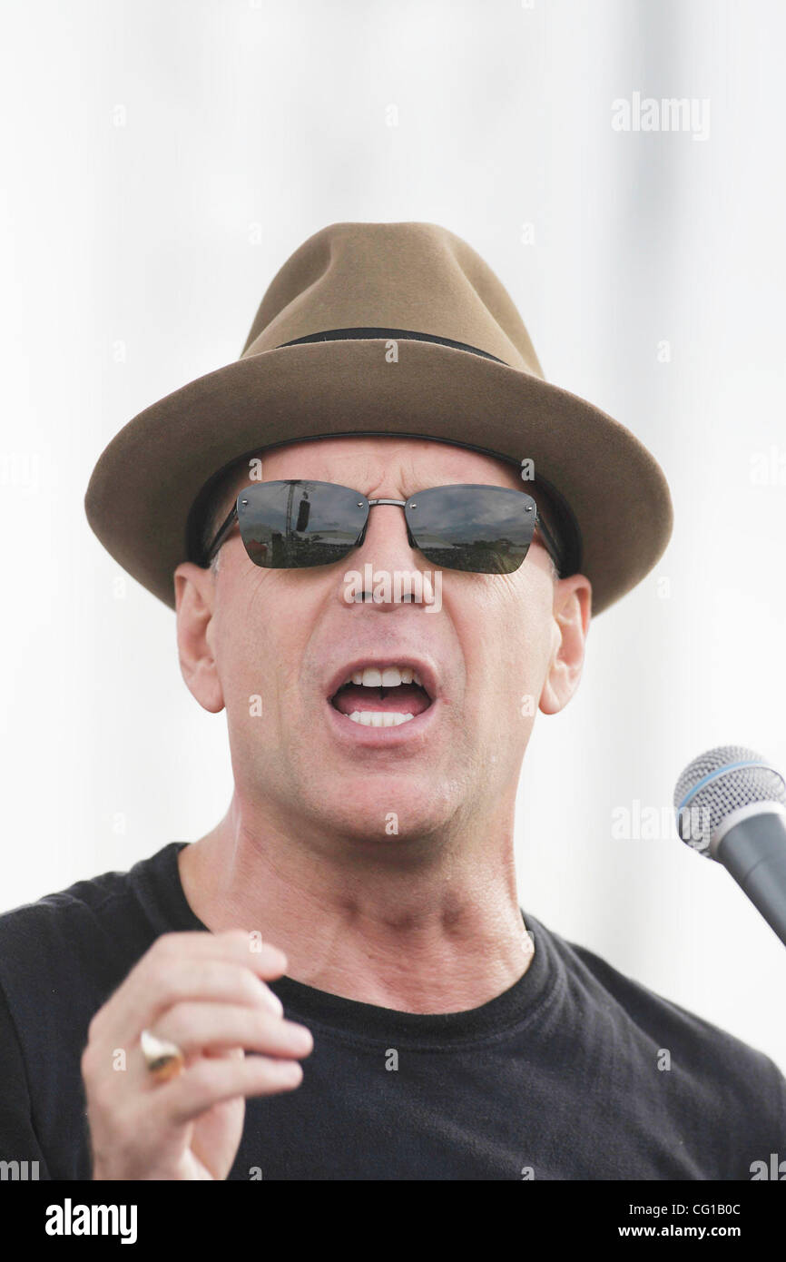 Aug 02, 2007 - Cape Canaveral, FL, USA - Actor singer harmonica player ...