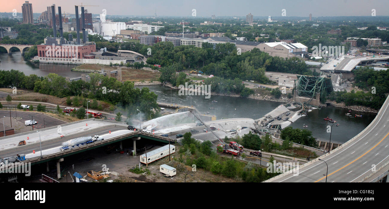 Collapsed freeway bridge minneapolis hi-res stock photography and ...