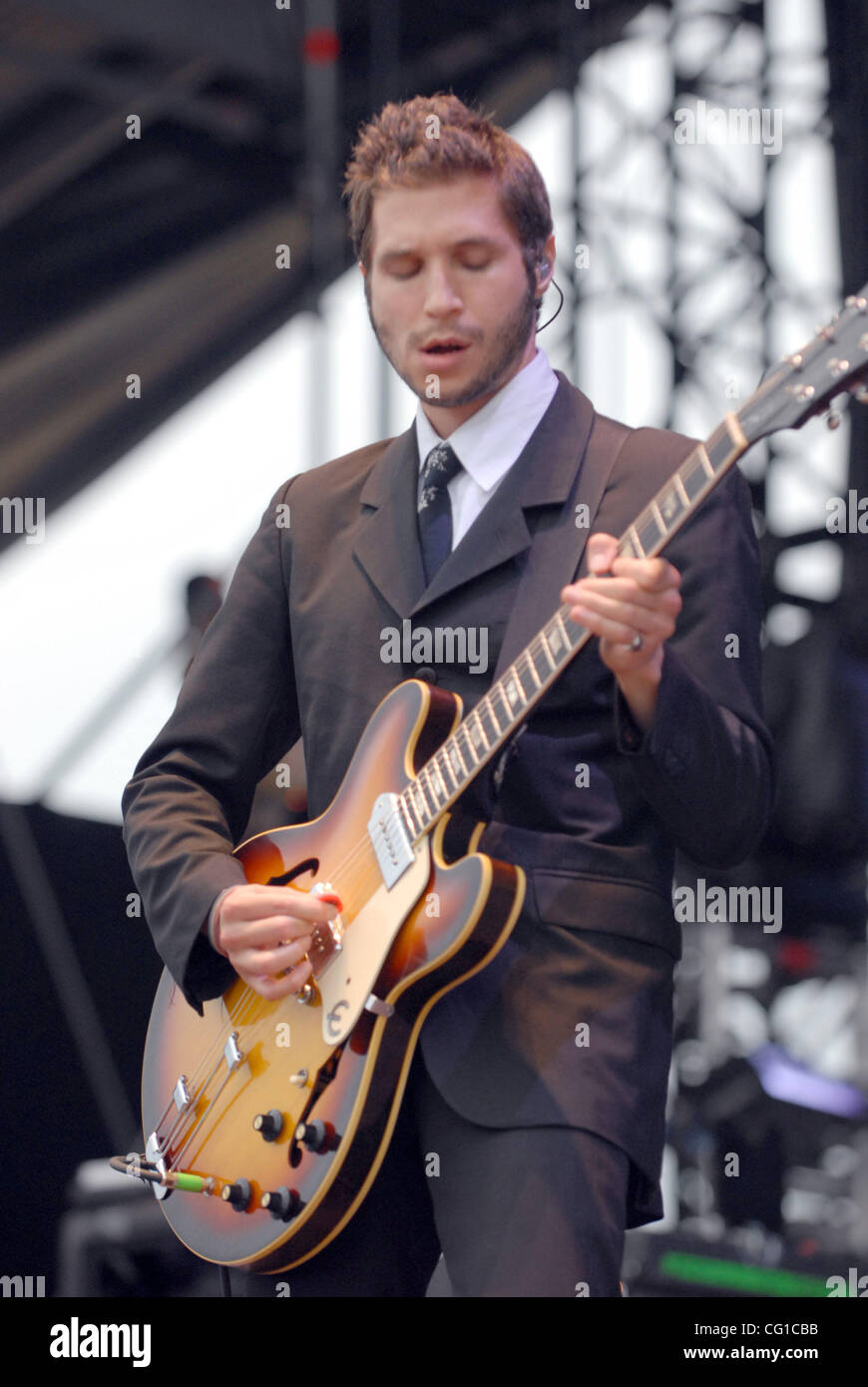 Guitarist daniel kessler hi-res stock photography and images - Alamy
