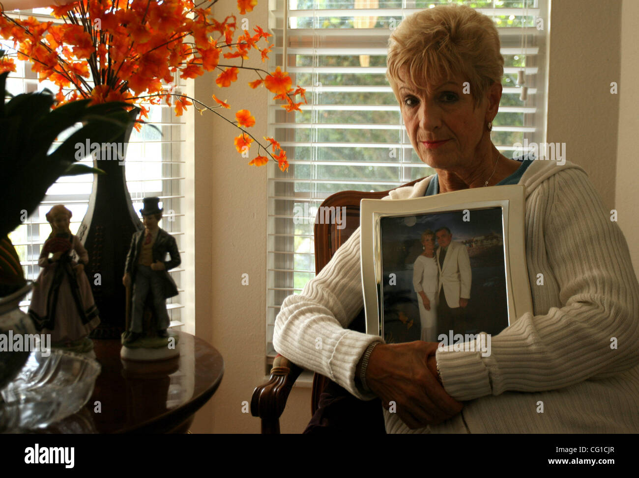CAPTION: (01/30/2008, Spring Hill) Cheryl Foelster (cq), 70, holds a ...