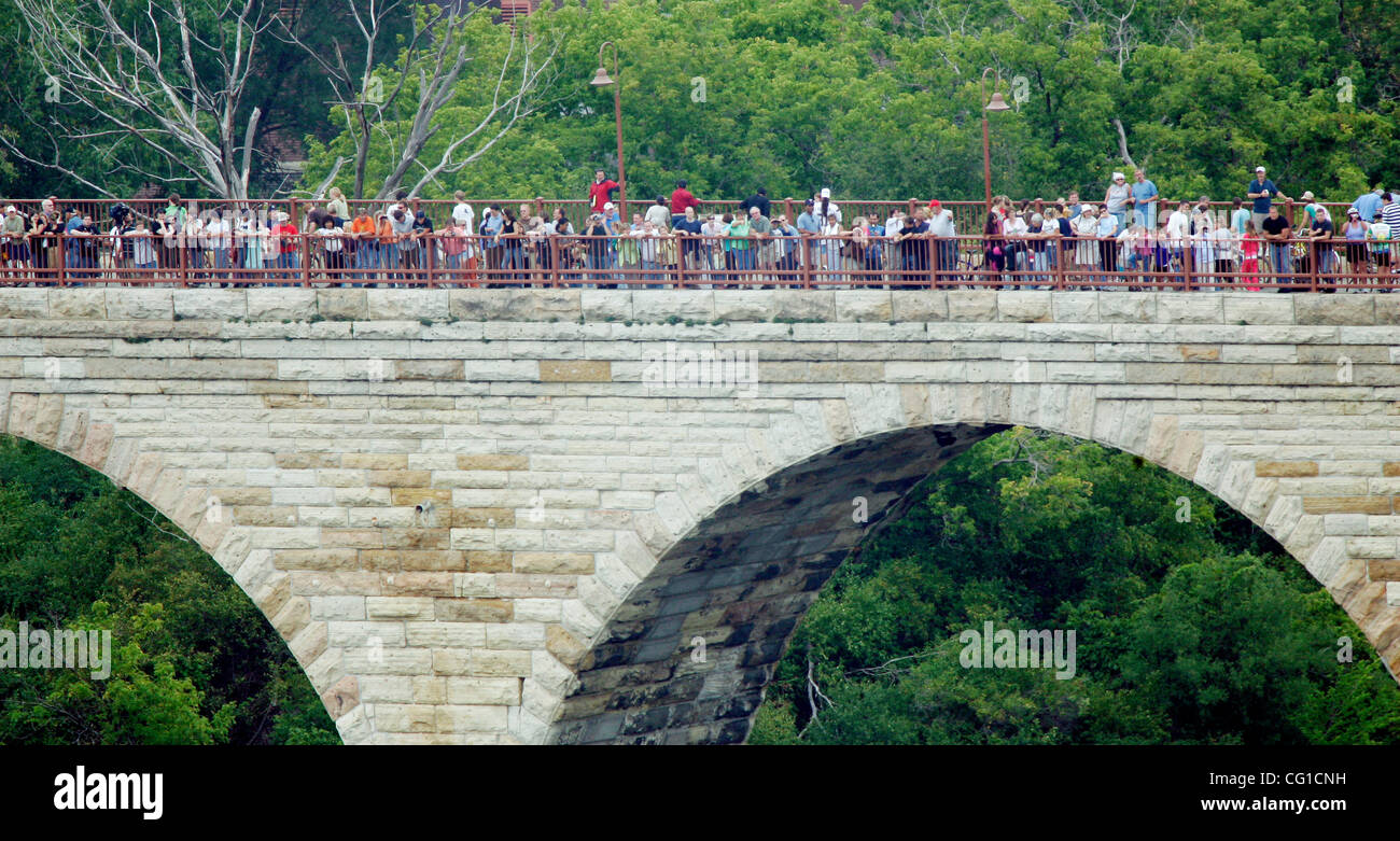 Arch bridge collapse hi-res stock photography and images - Alamy