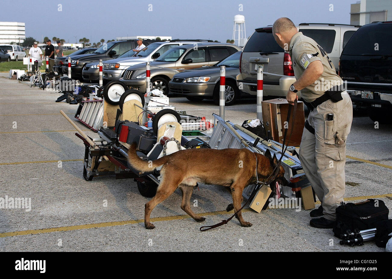 080707 tc met shuttle (2of3) Staff Photo by Paul J. Milette/The Palm ...