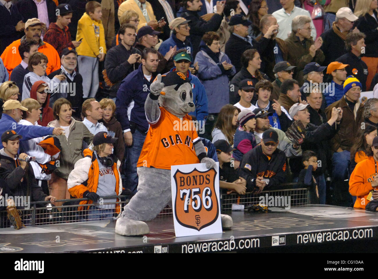 San Francisco Giants mascot "Lou Seal" holds a "Bonds 756" sign after ...