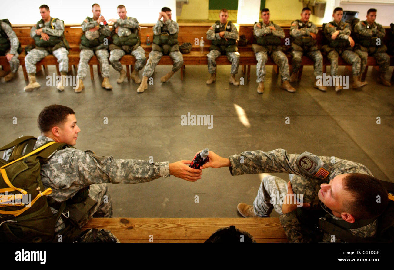 503rd military police battalion hi-res stock photography and images - Alamy