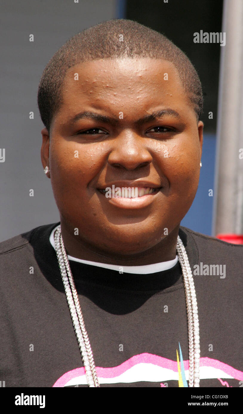 Aug 09, 2007 - New York, NY, USA - Teen singer SEAN KINGSTON visits The ...