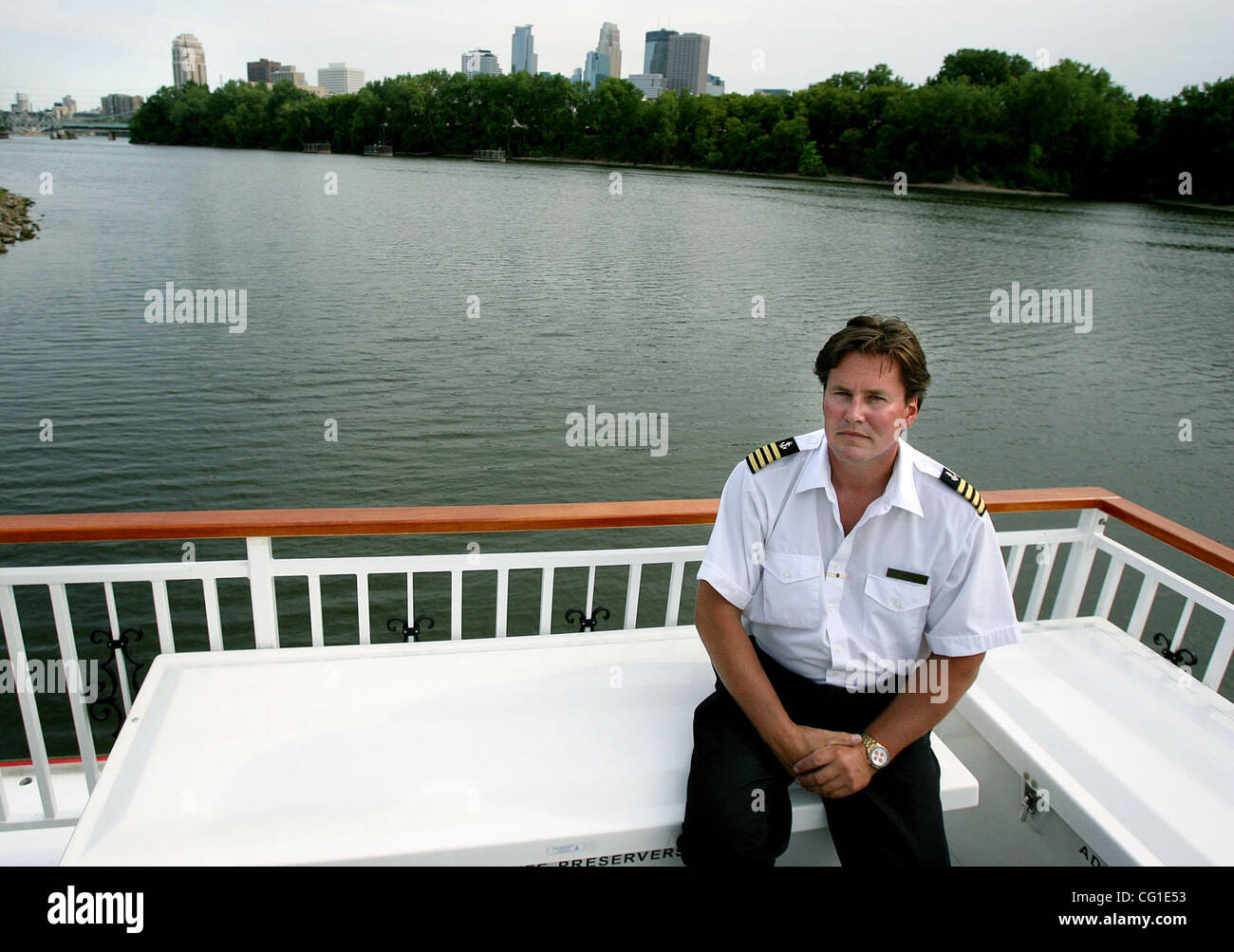 August 8th, 2007 - Minneapolis, MN, USA - Cruise boat Capt. Charlie ...