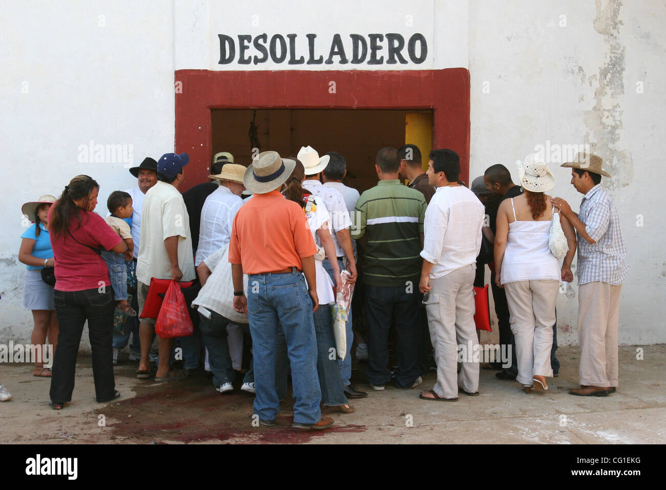 People crowd around open door hi-res stock photography and images - Alamy