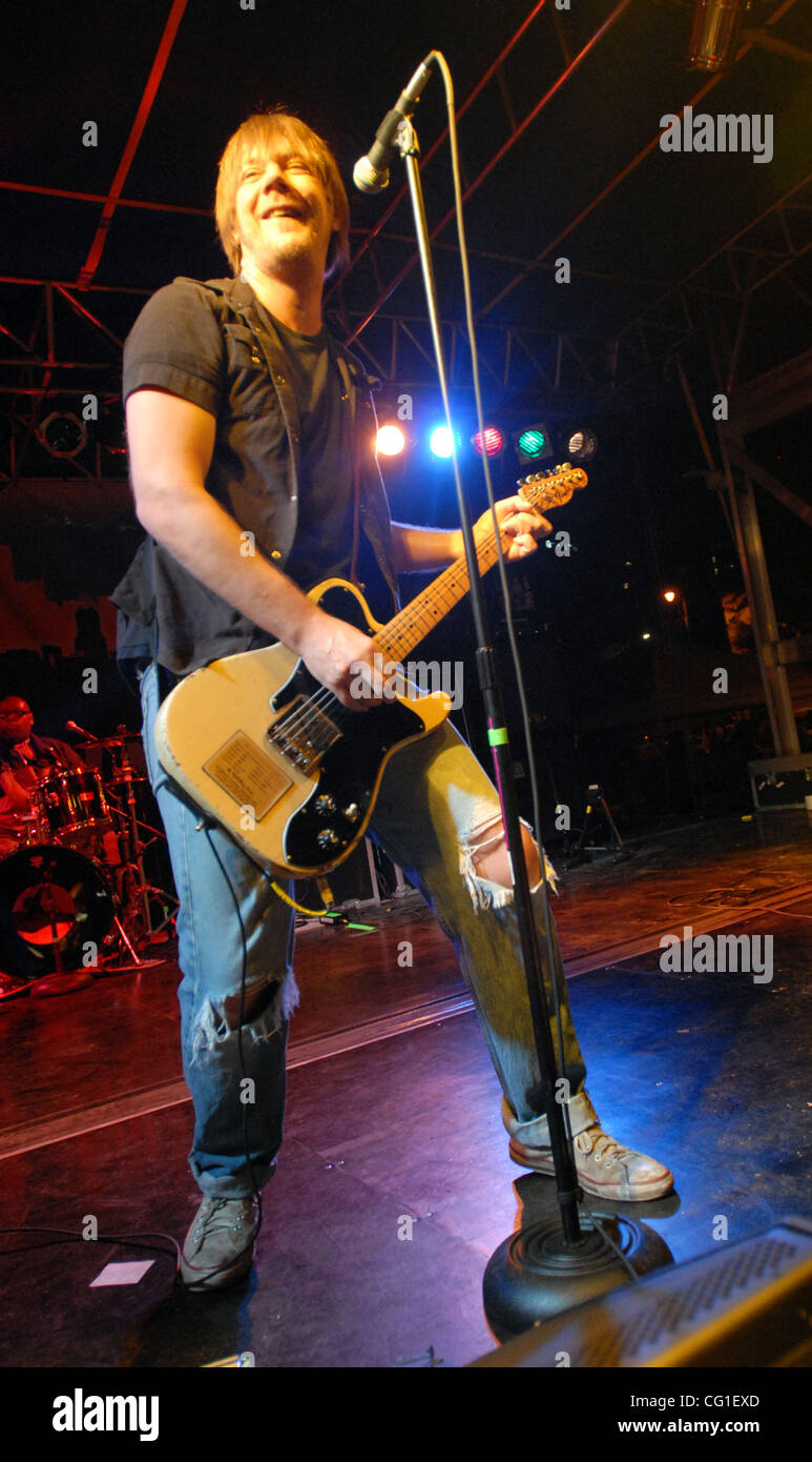 Aug. 11, 2007 Raleigh, NC; USA, Singer / Guitarist DAVID PIRNER of the ...