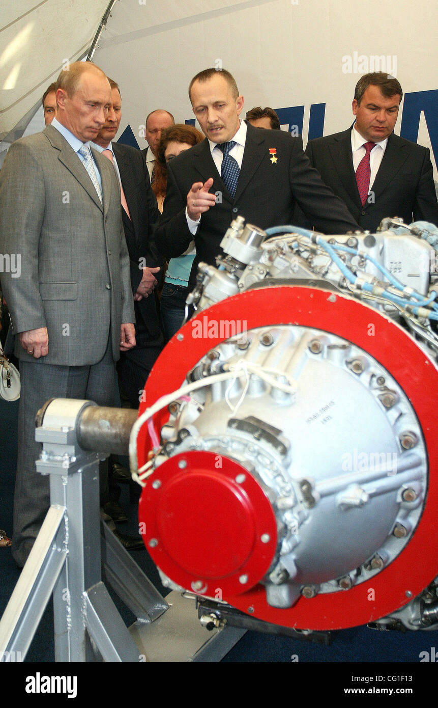 Vladimir Putin Visiting The Klimov Aircraft Engine Factory in St ...