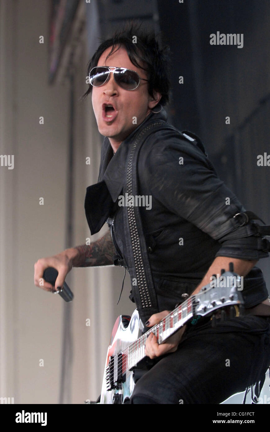 Aug 13, 2007 - Raleigh, NC, USA - Singer / Guitarist RYAN SCHUCK of the ...