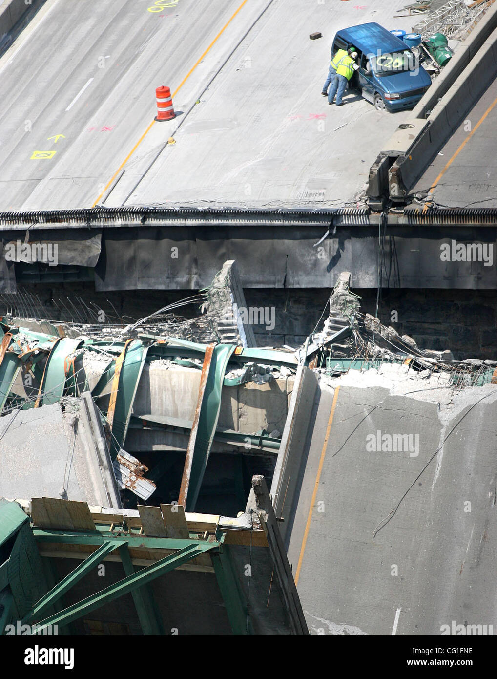 August 10, 2007 - Minneapolis, MN - Crews began to examine cars to ...