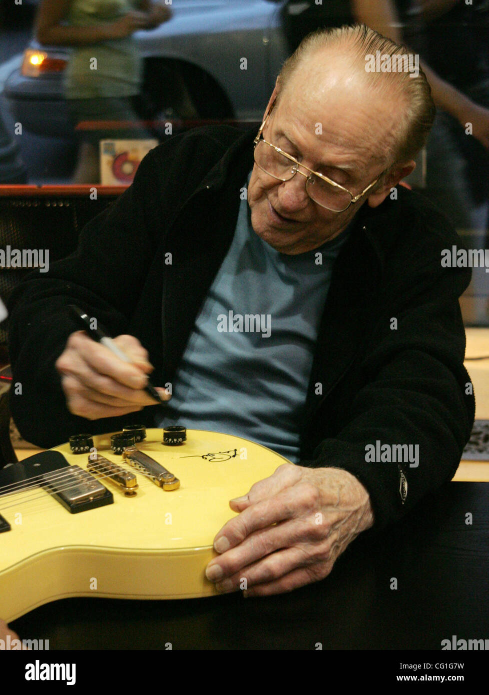 American guitarist and inventor hi-res stock photography and images - Alamy