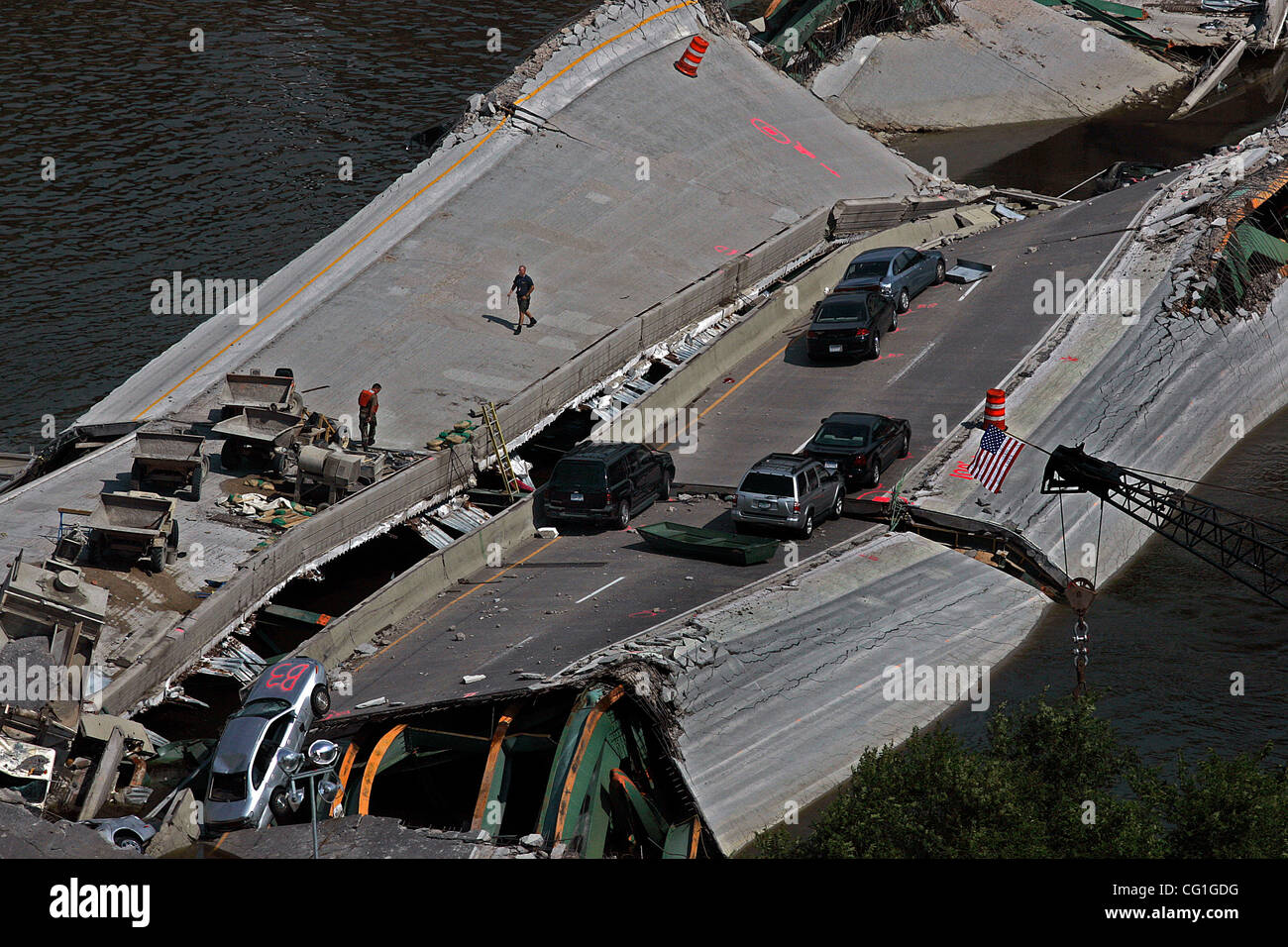 August 11th, 2007 - Minneapolis, MN, USA - Officials and workmen ...