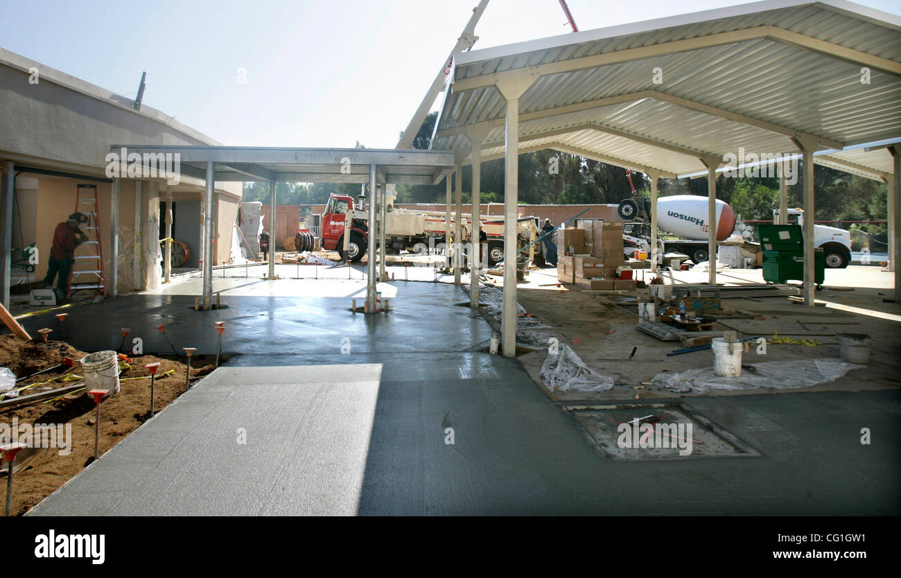 Fresh poured concrete hi-res stock photography and images - Alamy