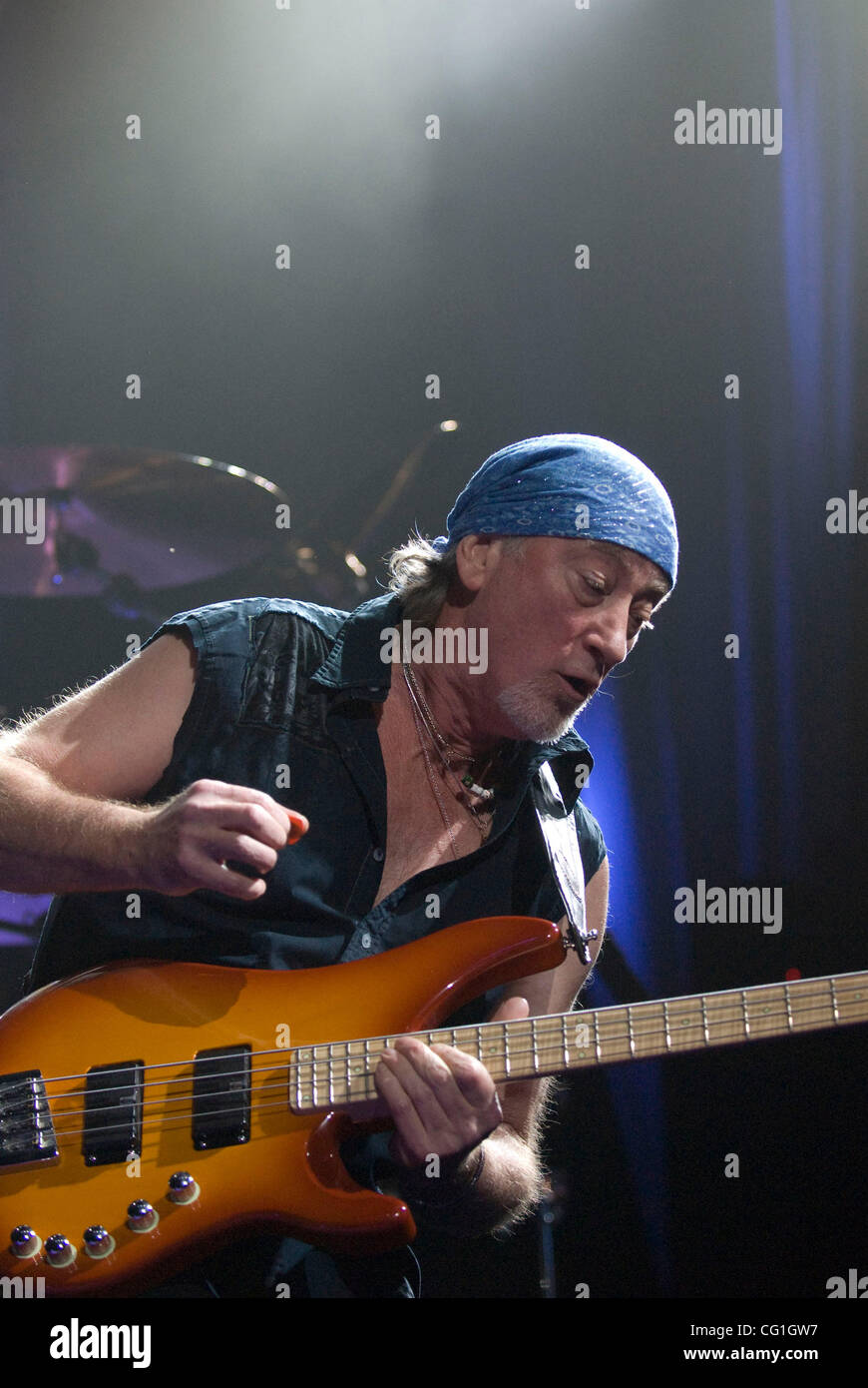 Bassist roger glover hi-res stock photography and images - Alamy