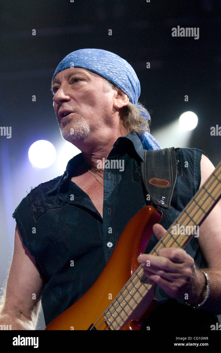 Deep purple bassist hi-res stock photography and images - Alamy