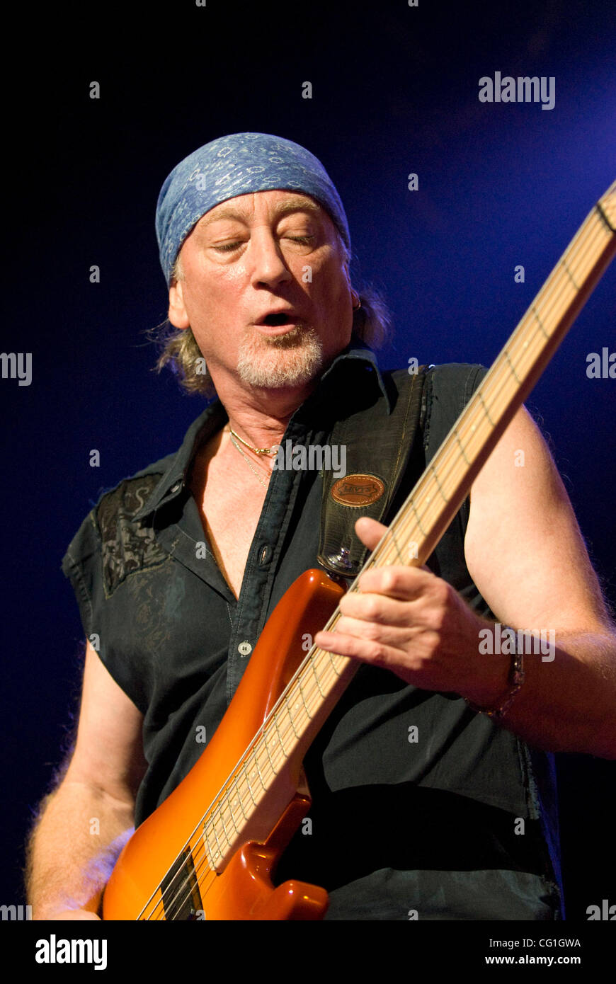 Bassist roger glover hi-res stock photography and images - Alamy