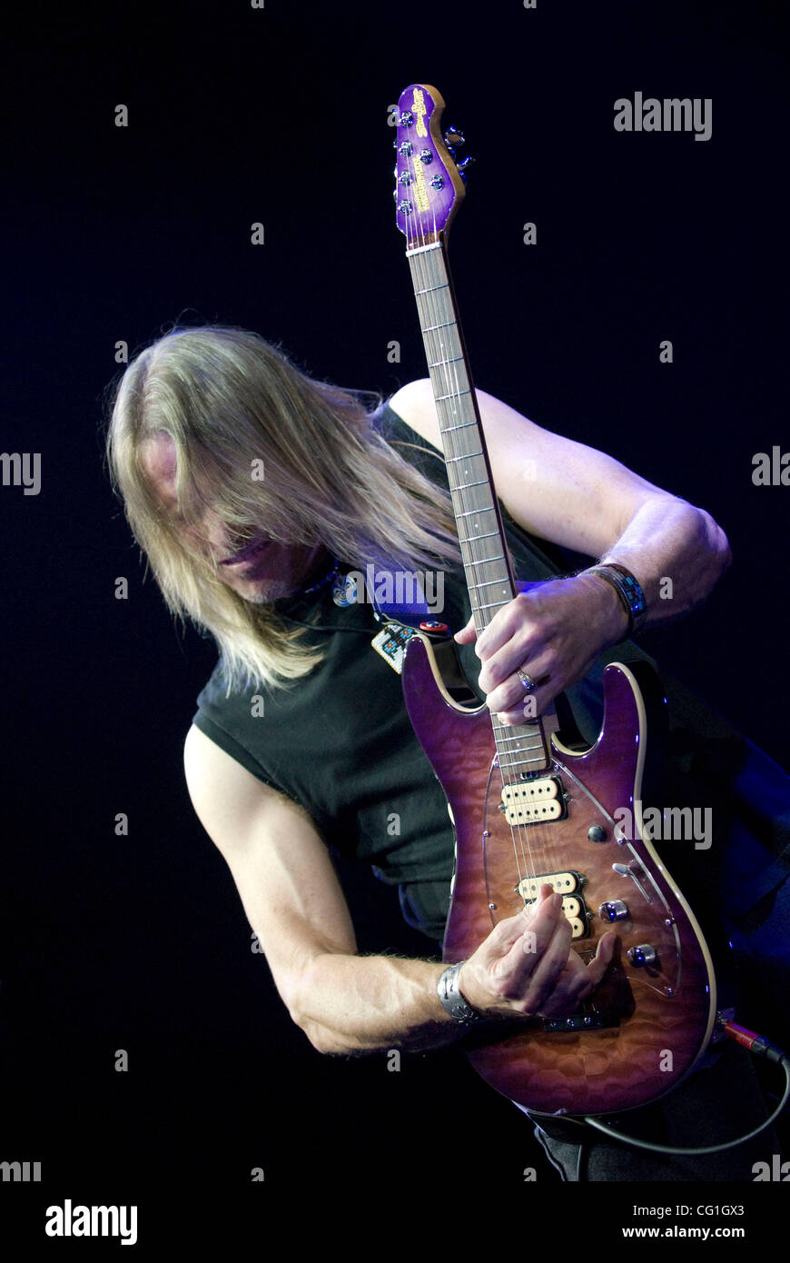 Aug 15, 2007 - San Francisco, CA, USA - Guitarist STEVE MORSE of DEEP ...