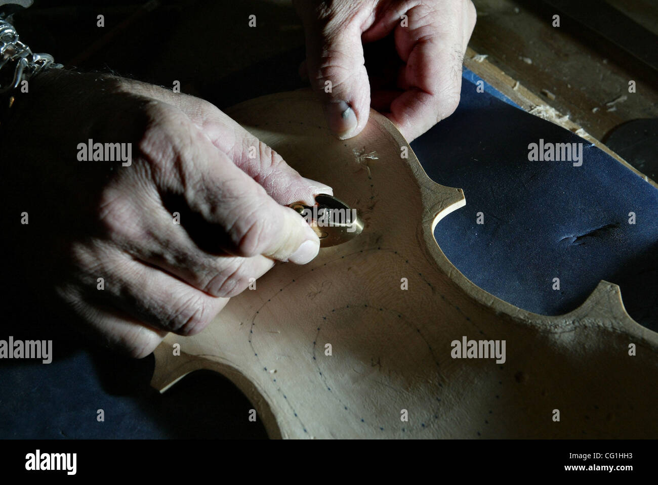 081607 w met violin 3 -- Staff photo by Taylor Jones/The Palm Beach ...