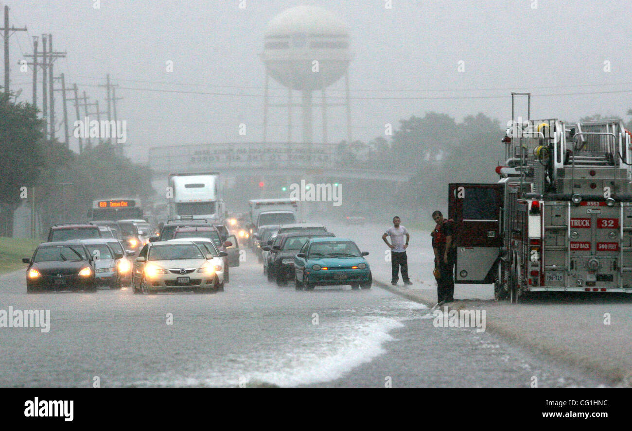 FOR METRO - Traffic comes to a stand still on SW Military Drive as the ...