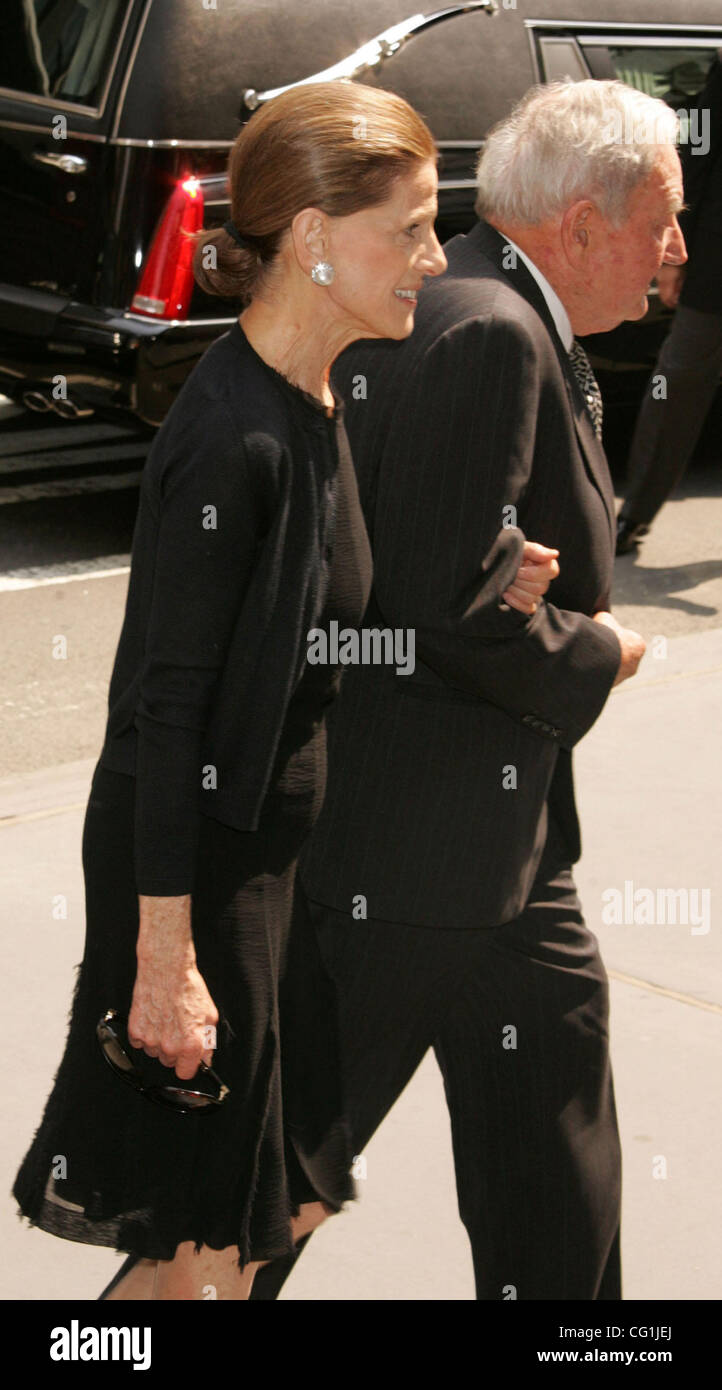 Aug 17, 2007 - New York, NY, USA - ANNETTE DE LA RENTA and DAVID ...