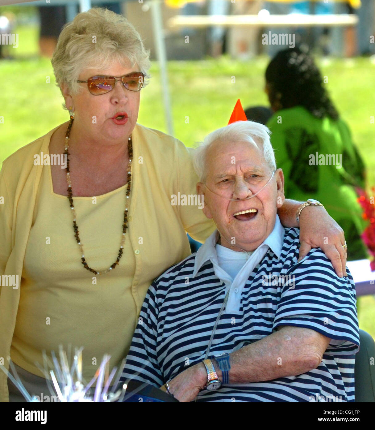 Sheri Witt of Santa Cruz, Calif., (left) jokes around with her father ...