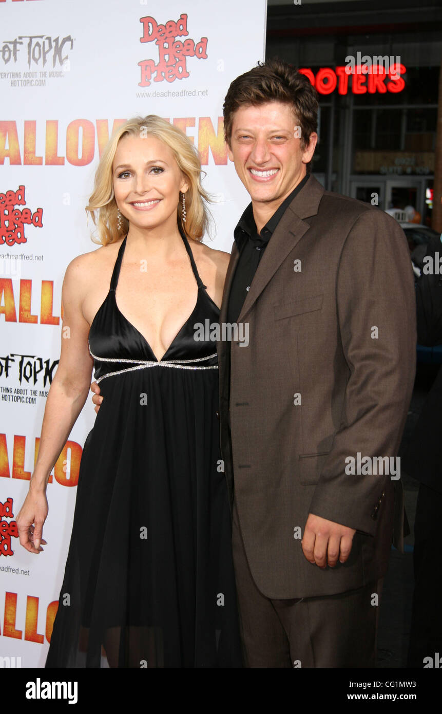 Aug 23, 2007 - Hollywood, CA, USA - ELLE TRAVIS and JOSH FEINMAN ...