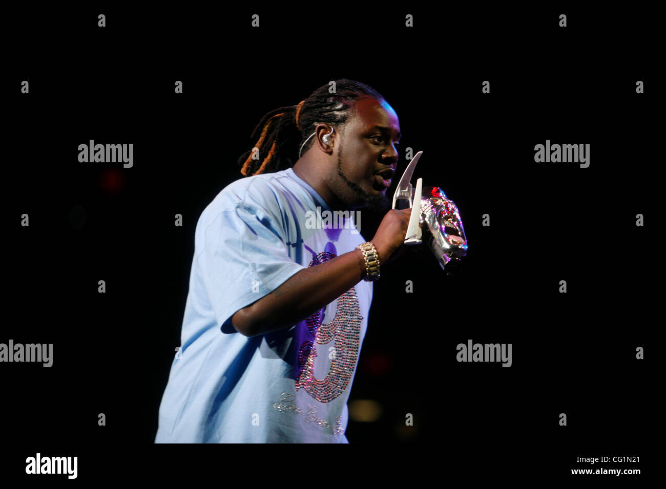 T-Pain performing at The Scream Tour at Madison Square Garden on August ...
