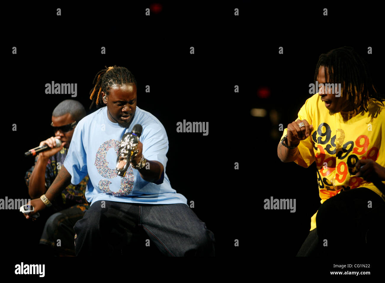 T-Pain performing at The Scream Tour at Madison Square Garden on August ...