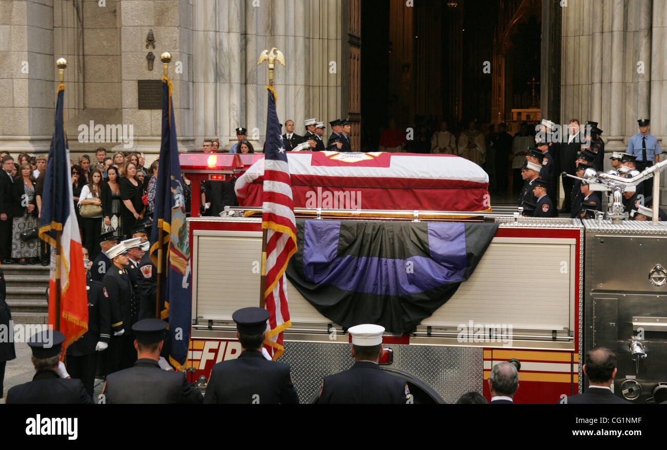 7 world trade fire hi-res stock photography and images - Alamy