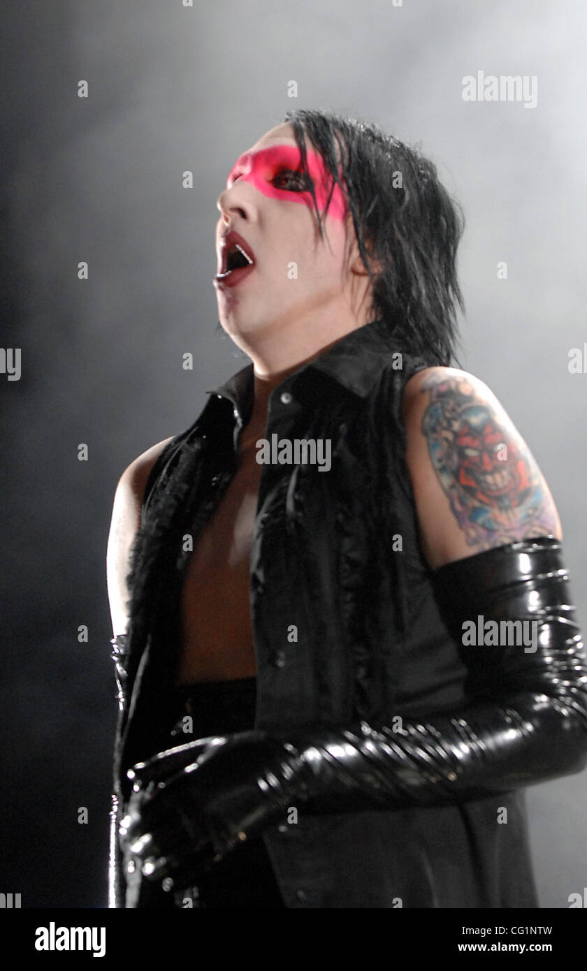 Marilyn manson concert hi-res stock photography and images - Alamy