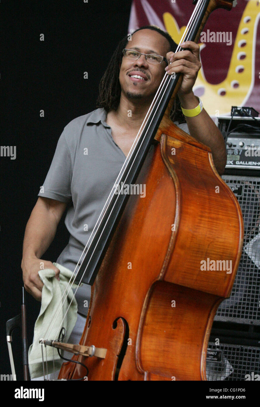 Aug 25, 2007 - New York, NY, USA - Bassist MICHAEL BOWIE performs at ...