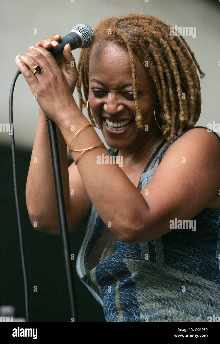 Aug 25, 2007 - New York, NY, USA - Singer CASSANDRA WILSON performs at ...