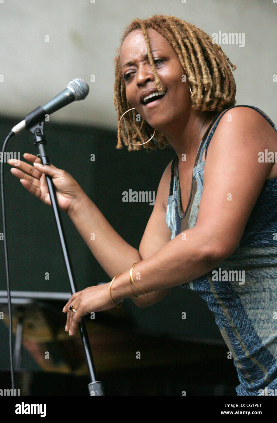Aug 25, 2007 - New York, NY, USA - Singer CASSANDRA WILSON performs at ...