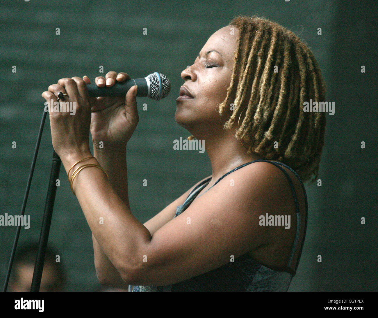 Aug 25, 2007 - New York, NY, USA - Singer CASSANDRA WILSON performs at ...