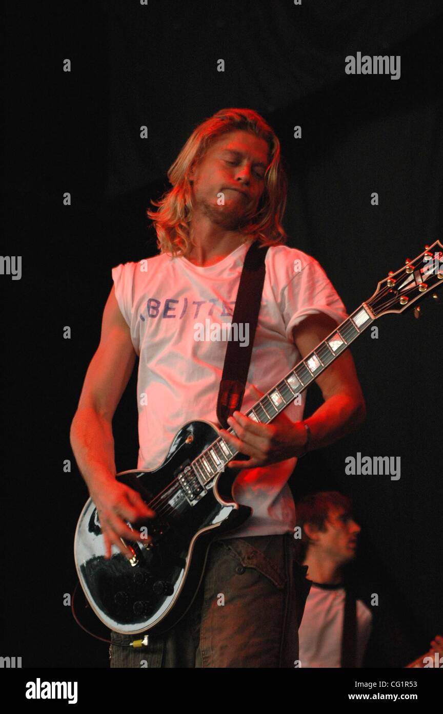 Singer Wes Scantlin and Puddle of Mudd performing at the Walnut Creek ...