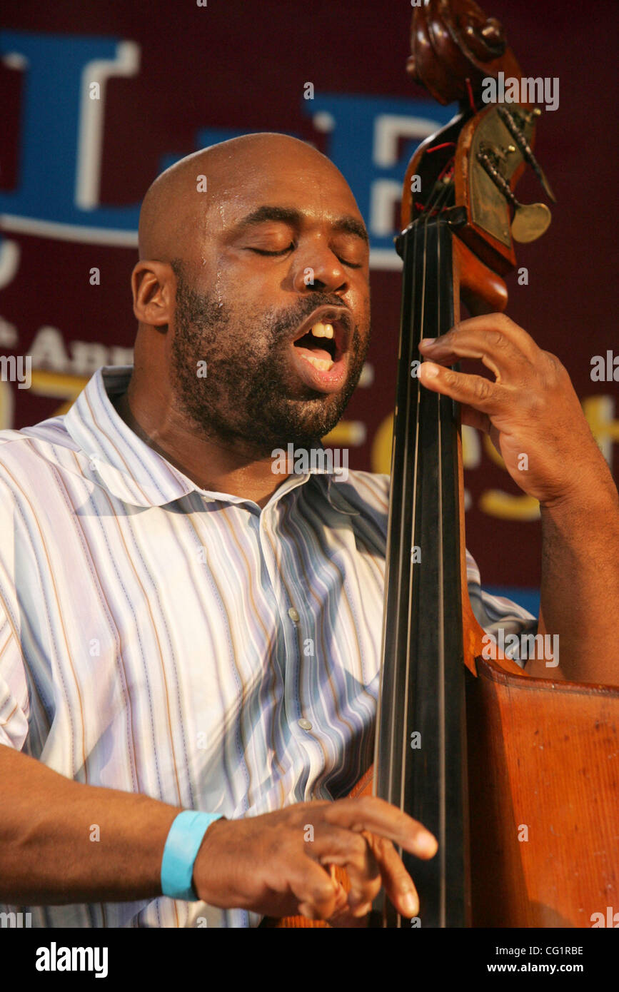 Aug 26, 2007 - New York, NY, USA - Bassist WAYNE BATCHELOR performs at ...
