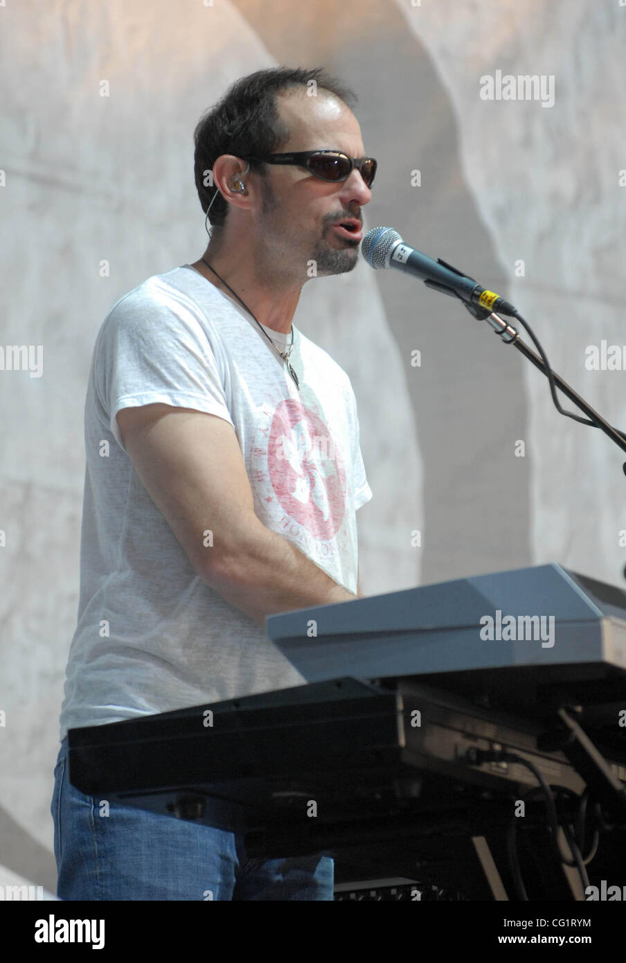 Aug 27, 2007 - Raleigh, NC, USA - Keyboardist JEFF JACOBS of the band ...