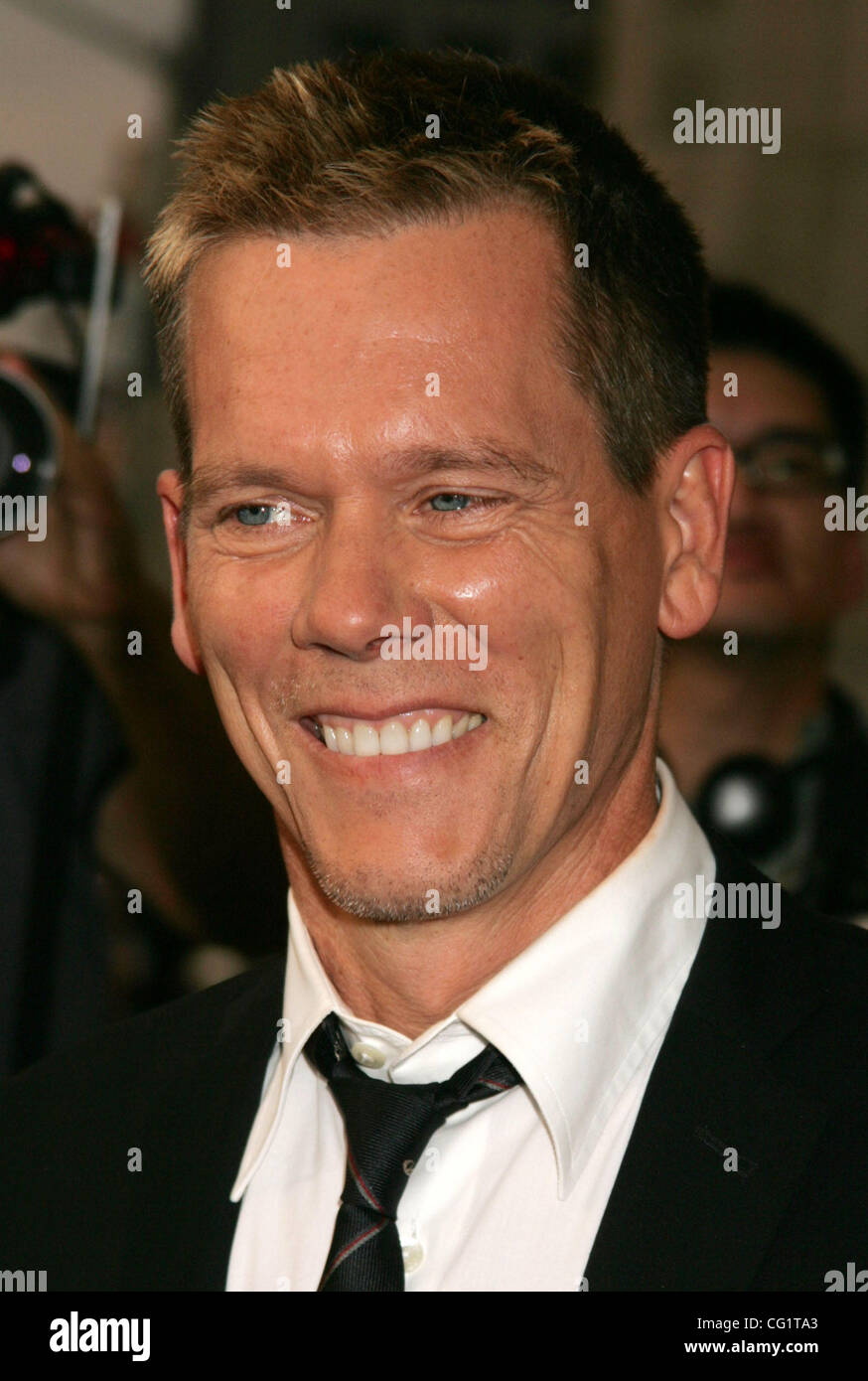Aug 28, 2007 - New York, NY, USA - Actor KEVIN BACON at the arrivals ...